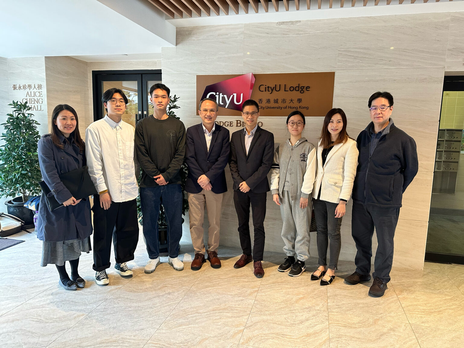 A Meaningful Meeting with KMK Group Scholarship Recipients and CityU Representatives - Kwong Man ...